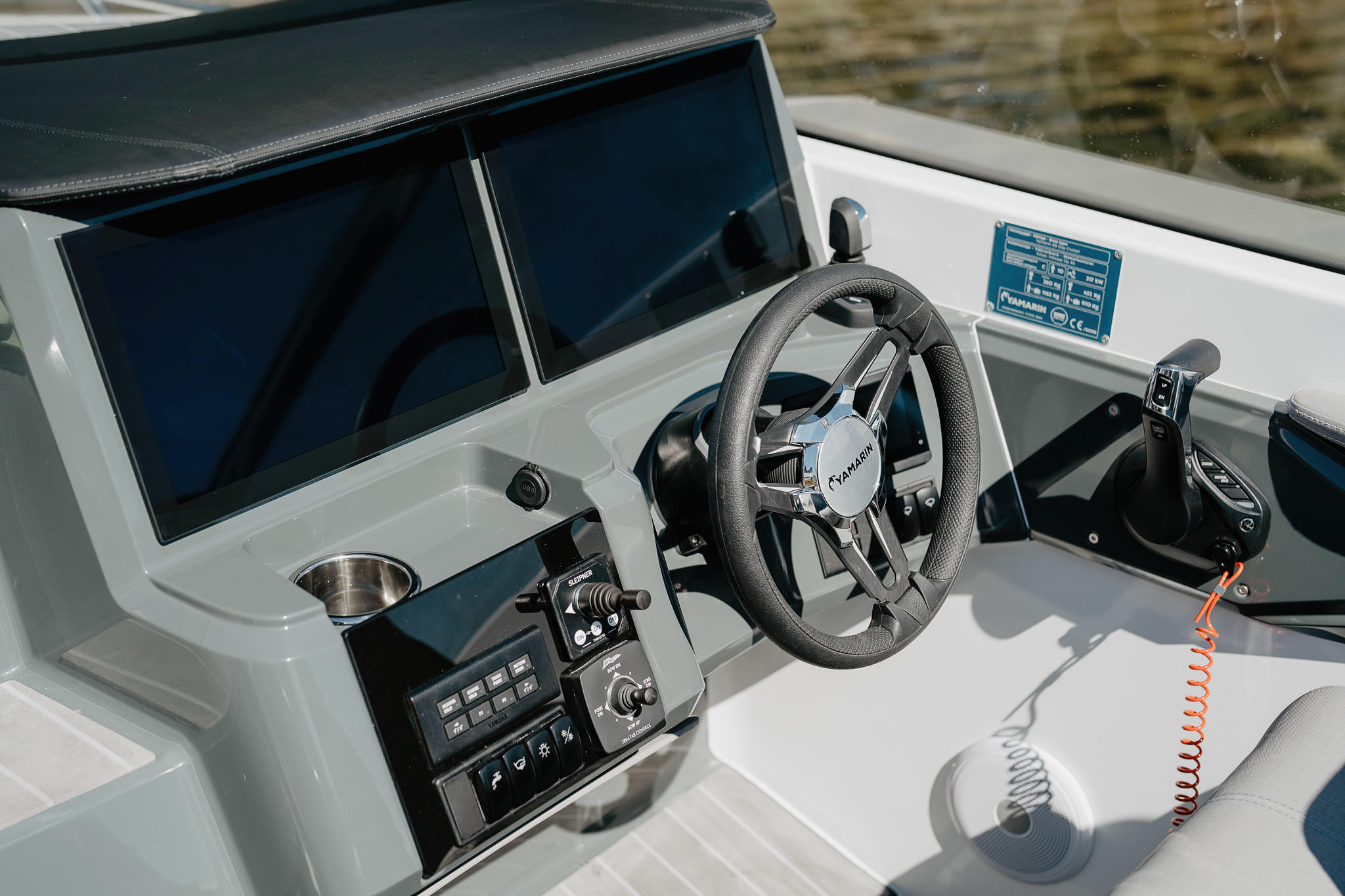 Yamarin Motorboats | Yamarin 88 Day Cruiser